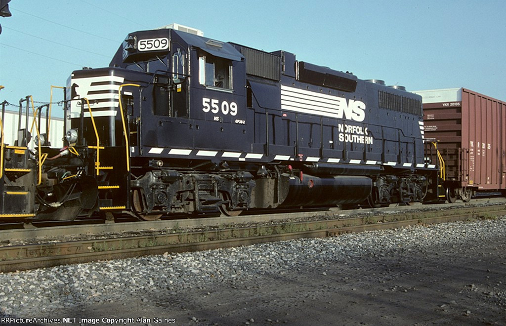 NS GP38M-2 5509